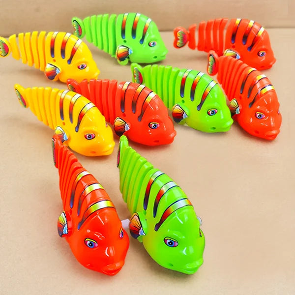 Műanyag felhúzható Wiggle Fish játékok – idaiholi
